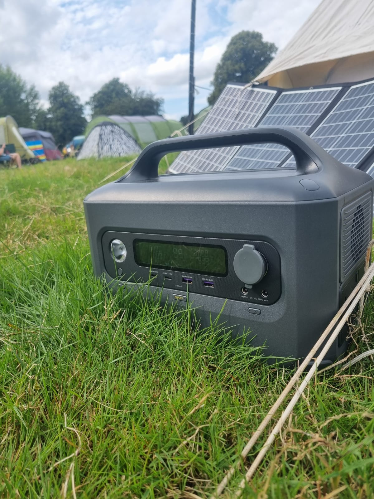 600w-portable-power-statio - 171 outdoor